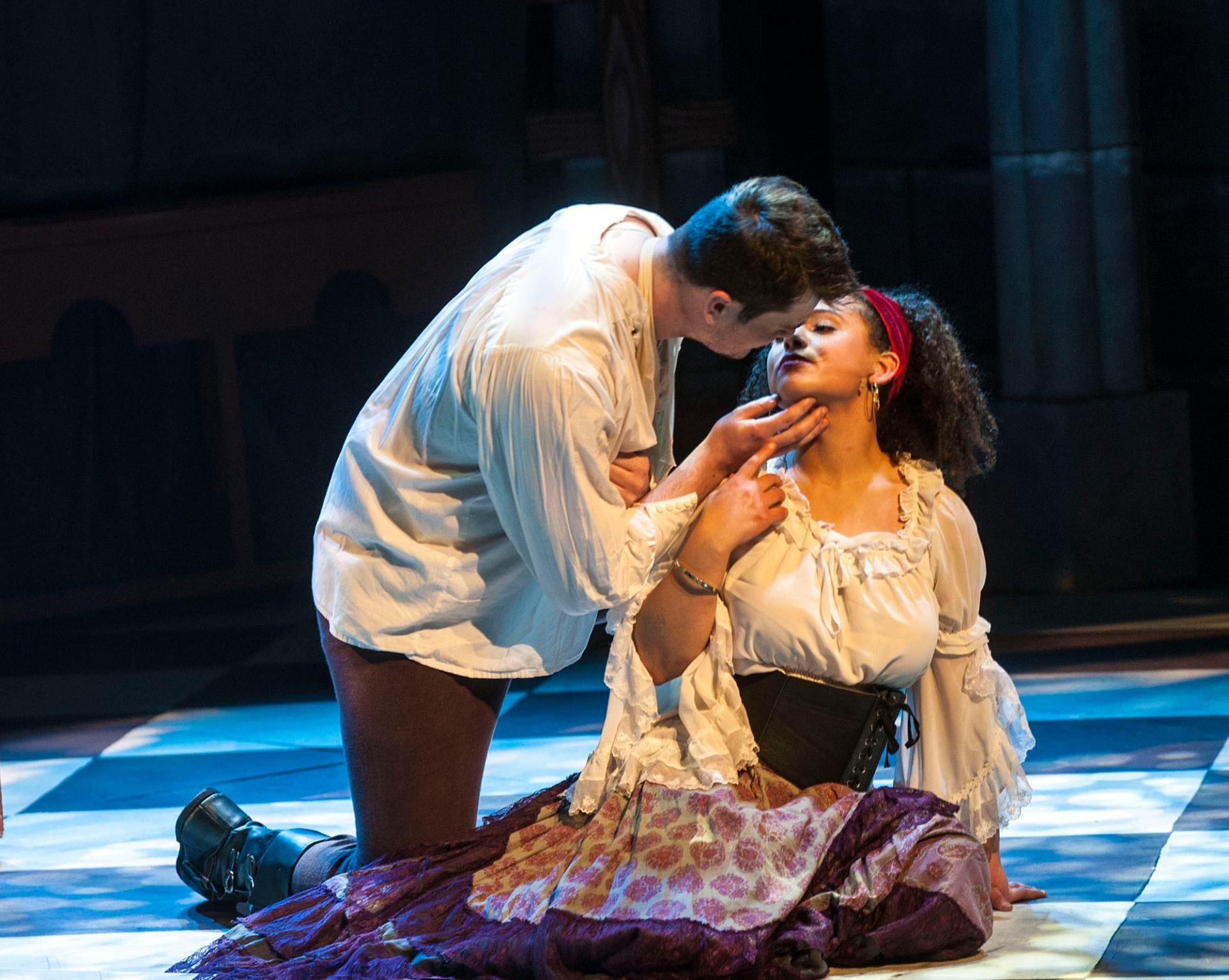 Collection Of Real Hunchback People Impact Performance The Hunchback