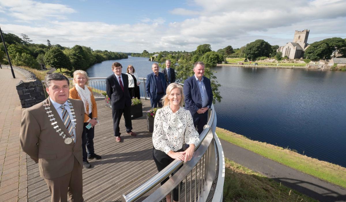 Tipperary and Clare towns in hands across the border enhancement ...