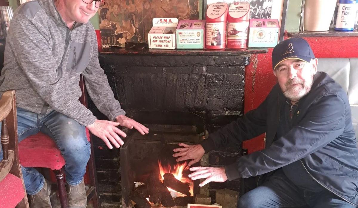 'Carbon footprint up the hole' - Irish pub has savage response to turf ...