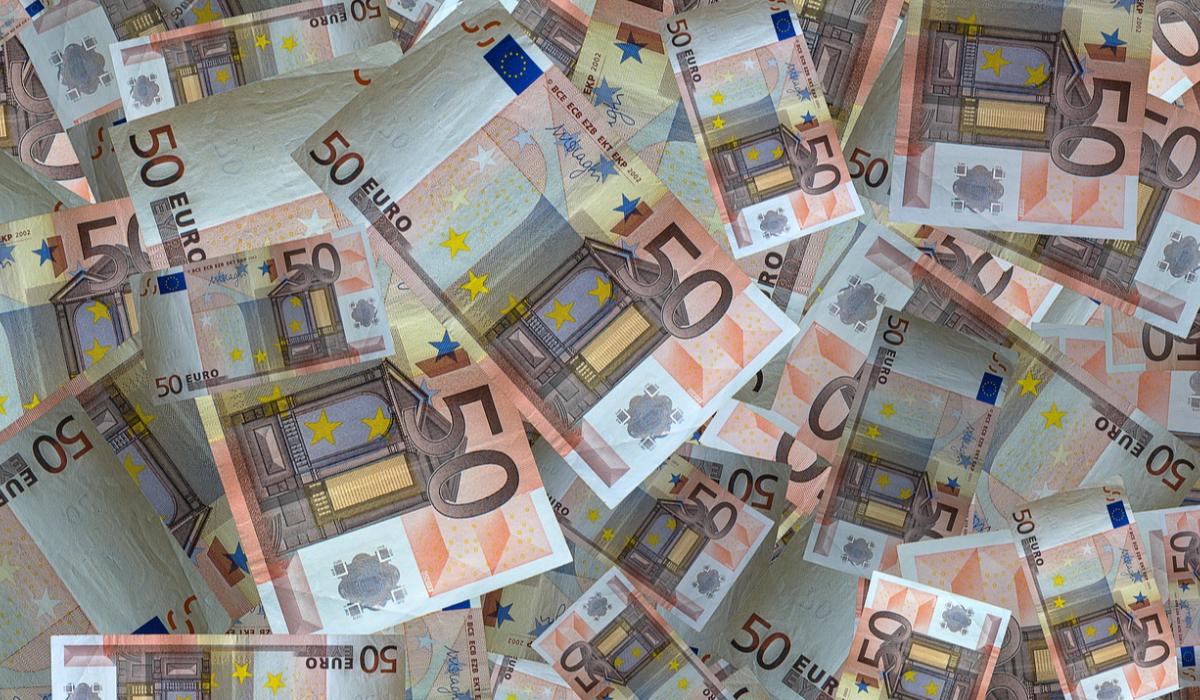 CHA-CHING! Two lucky winners take home spoils in Tipperary Split the ...