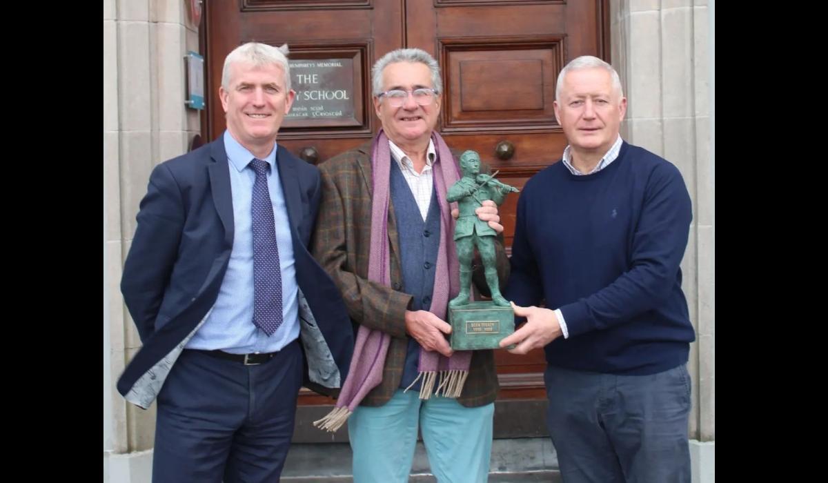 Sculptor gifts Sean Treacy piece to Abbey School in Tipperary Town ...