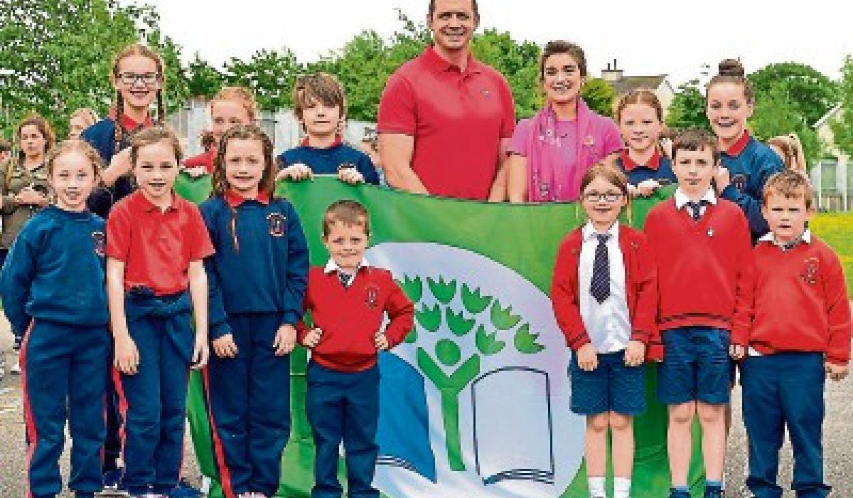 Former rugby great Alan Quinlan raises a Green Flag for Tipp Town ...