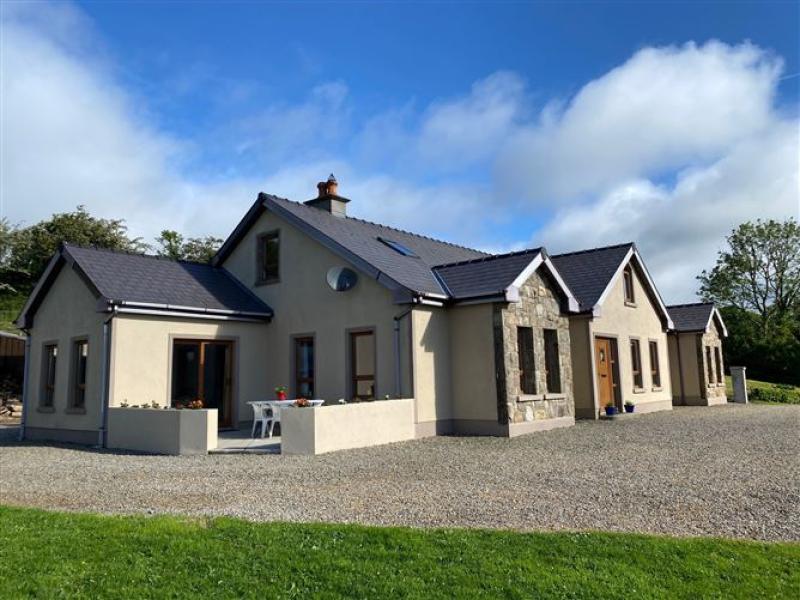 WOW! Six-bedroom bungalow with panoramic views on sale for €360,000 in ...