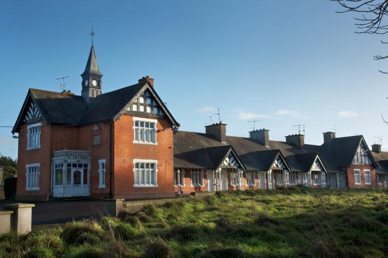 An Taoiseach officially opens the Stanwix Village in Thurles ...