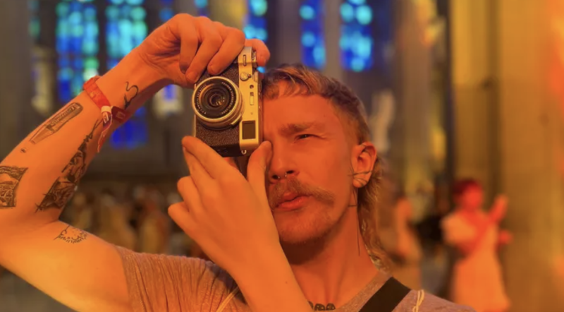 Dublin photographer suffers 'multiple fractures' after being hit by a bus - Tipperary Live