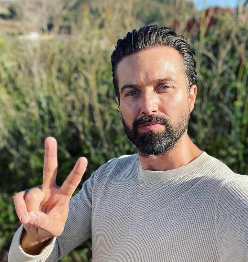 IFTA's sees Emmett J Scanlan pokes fun at Cillian Murphy in hilarious ...