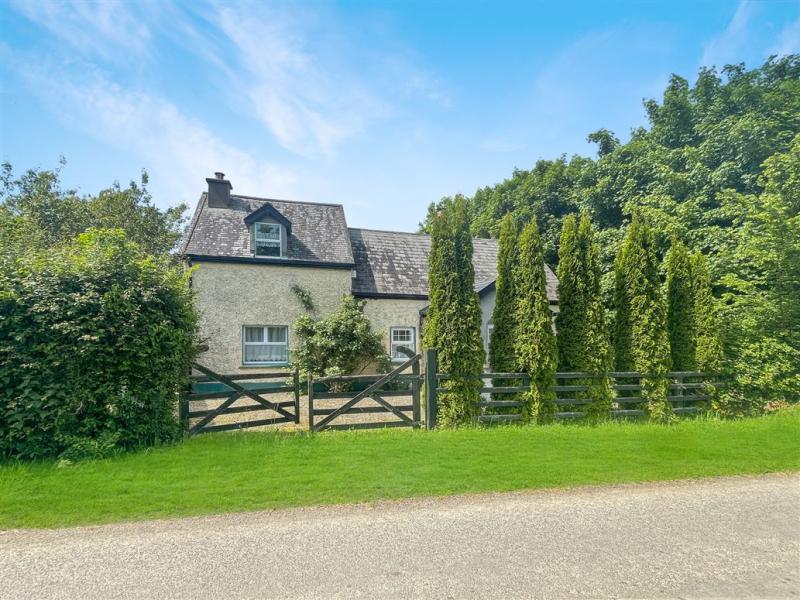 Charming traditional cottage on sale in Tipperary for under €200,000 ...
