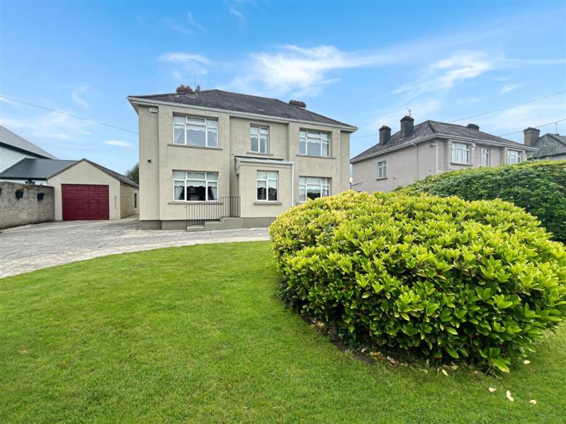 'A true gem,' Six-bedroom home on sale in Nenagh for €375,000 - Page 1 ...