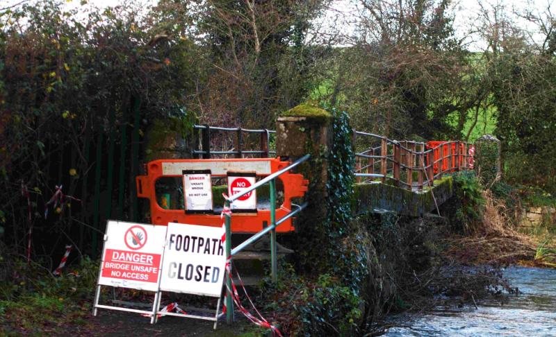 Public urged not to use Carrick-on-Suir river footbridge closed due to ...