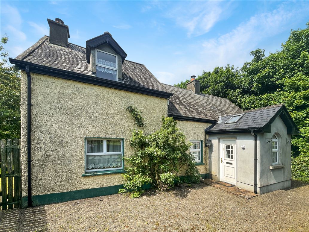 Charming traditional cottage on sale in Tipperary for under €200,000 ...