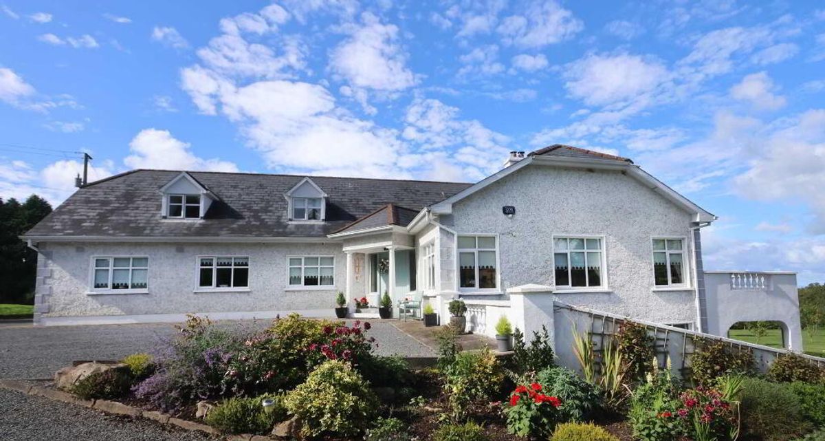 PROPERTY: Stunning 10-bedroom Tipperary home up on the market for a ...